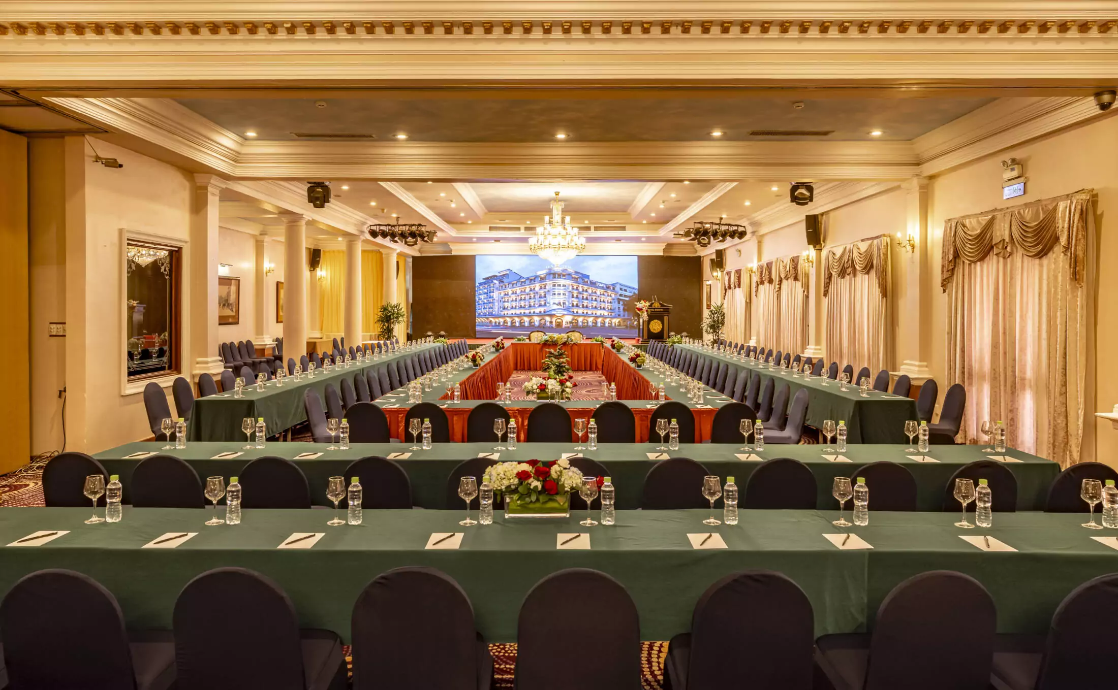 MEETING & EVENTS